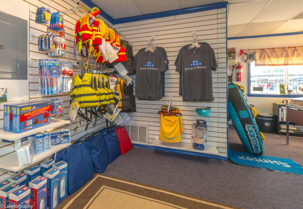 Captain's Cove Marina Ship Store, Dallas, TX | Lake Ray Hubbard Marinas